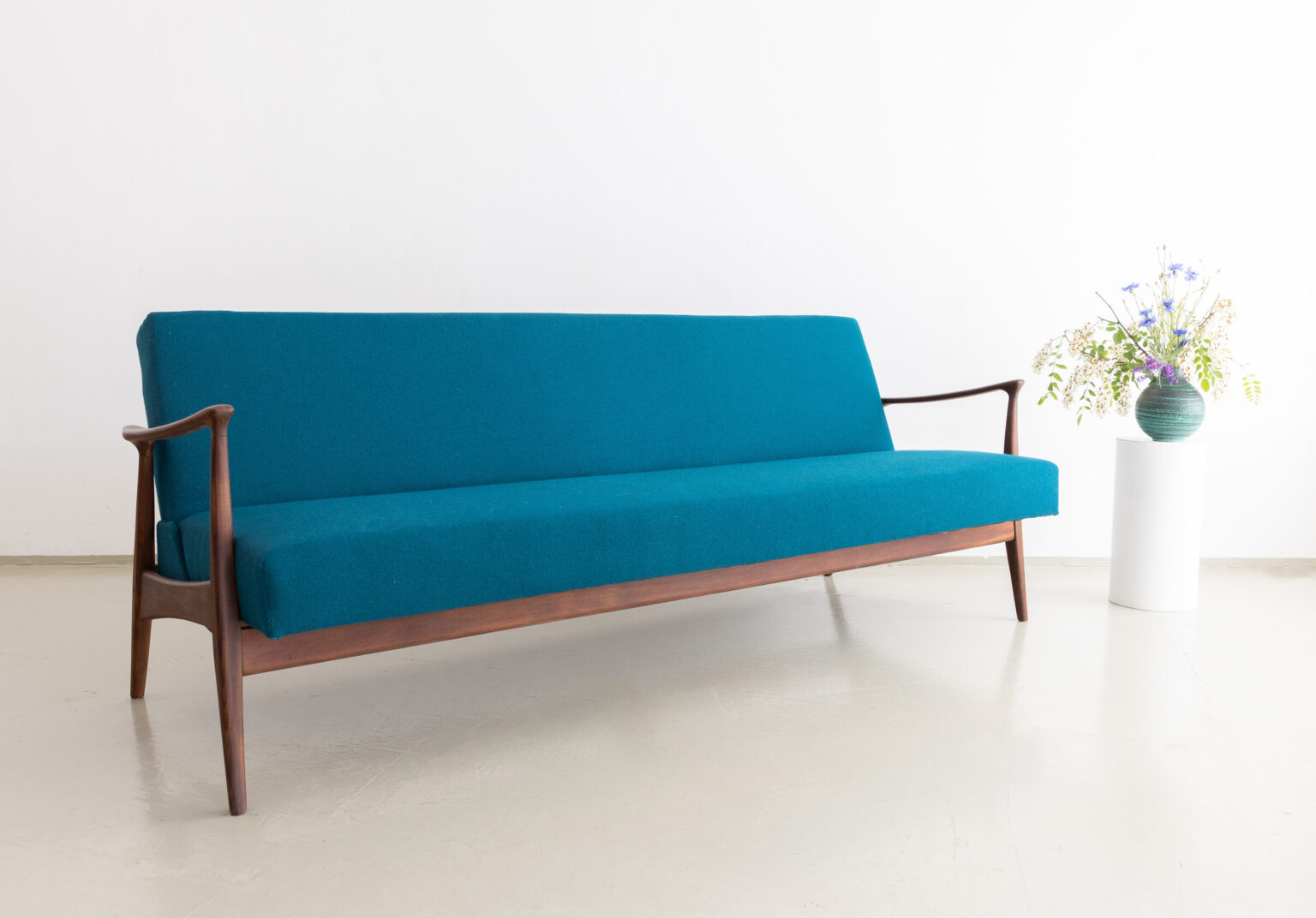 Schlafsofa mit Teakholzgestell, 60er Jahre (1026) › vintage, midcentury ...